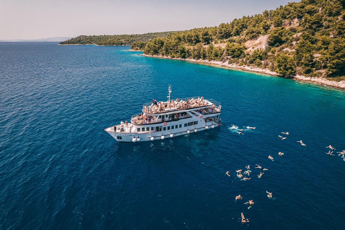 Blue Lagoon with shipwreck and Solta | Boat Tours Split
