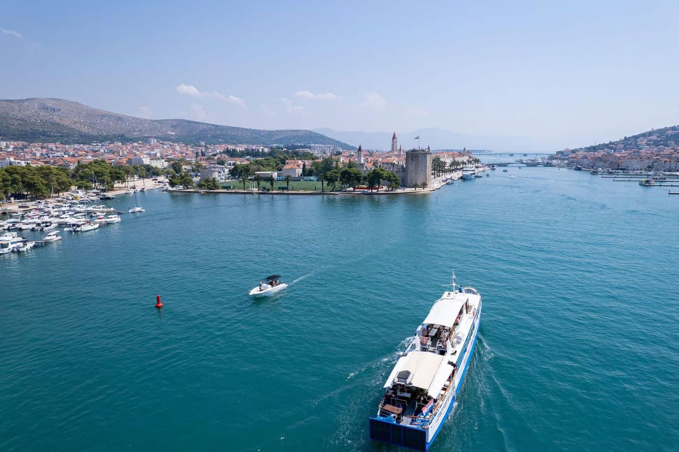 Blue Lagoon with Trogir and shipwreck | Boat Tours Split